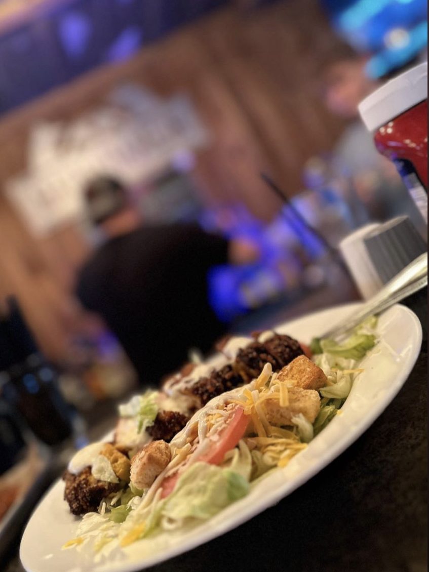 The Bar at Main & Hamlin – Neighborhood Bar & Restaurant